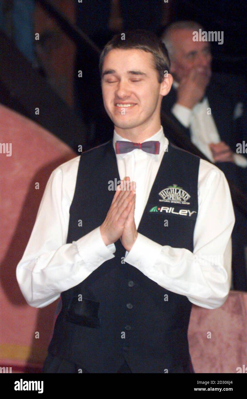 Scotland's Stephen Hendry celebrates after beating Mark Williams 18-11 ...