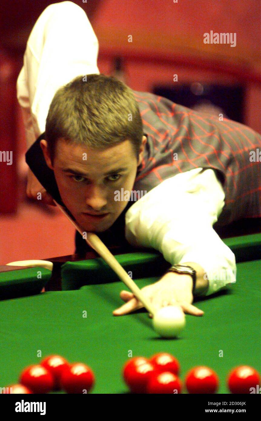 Stephen hendry takes hi-res stock photography and images - Alamy