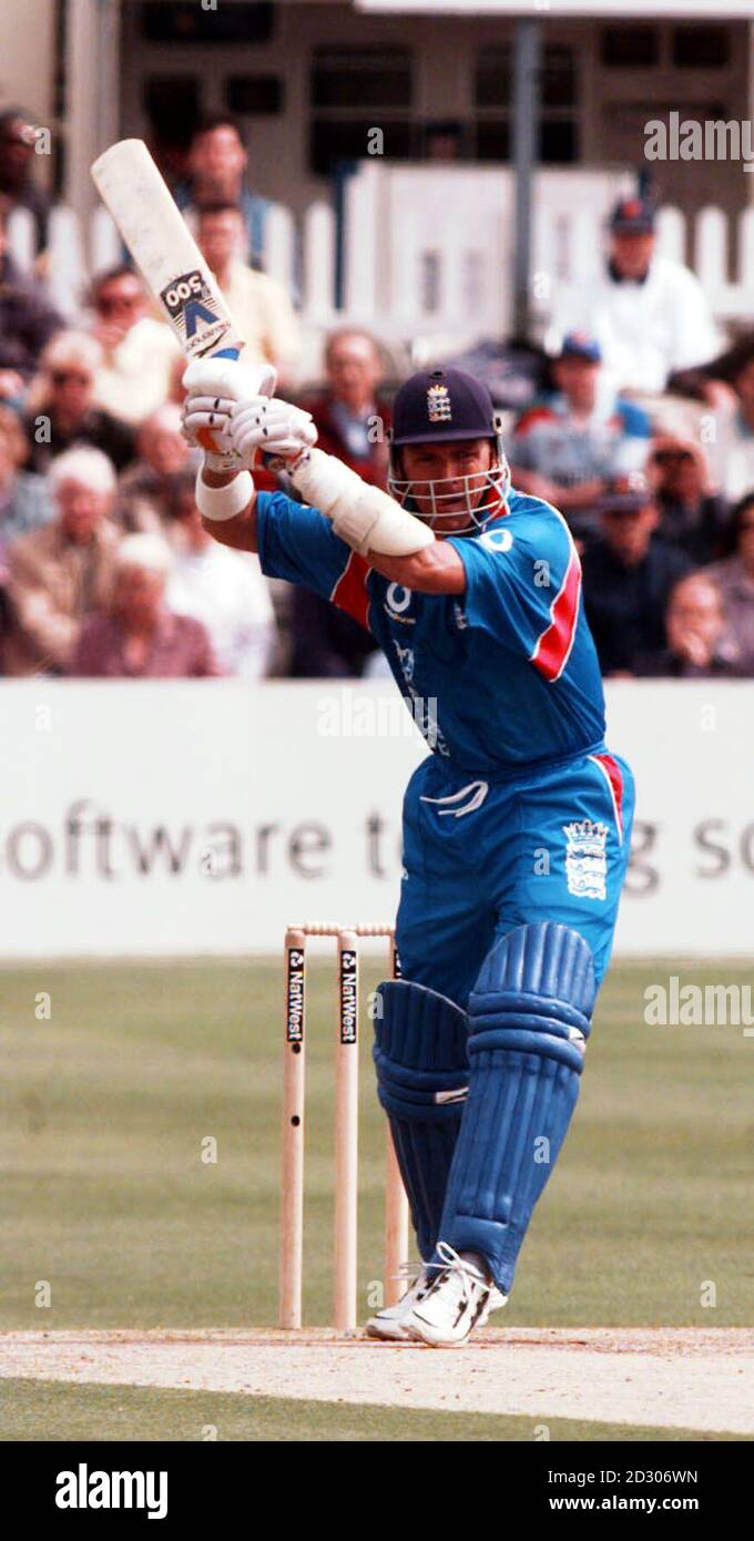 England bowler ashley cowan hi-res stock photography and images - Alamy