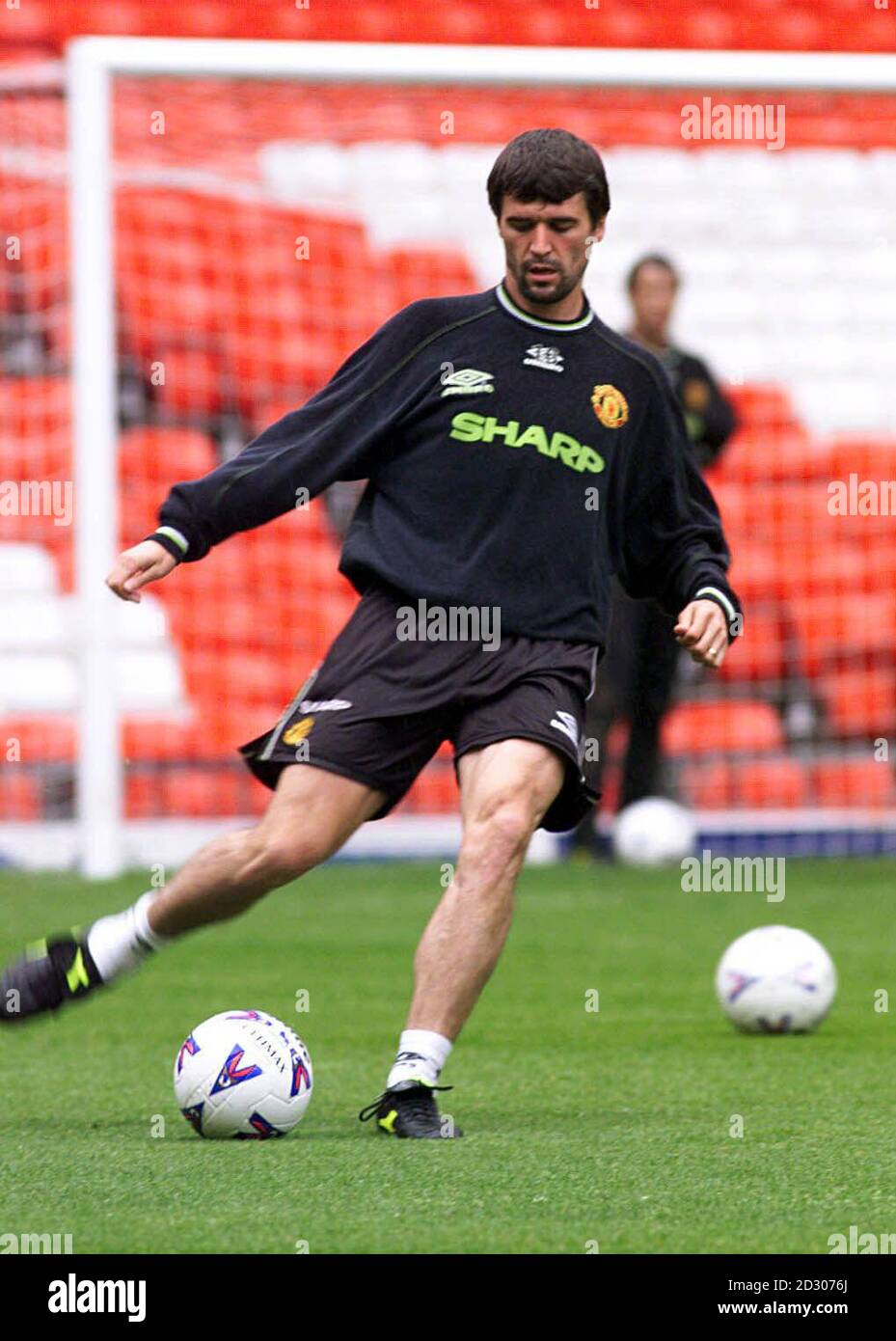 Roy keane shorts hi-res stock photography and images - Alamy