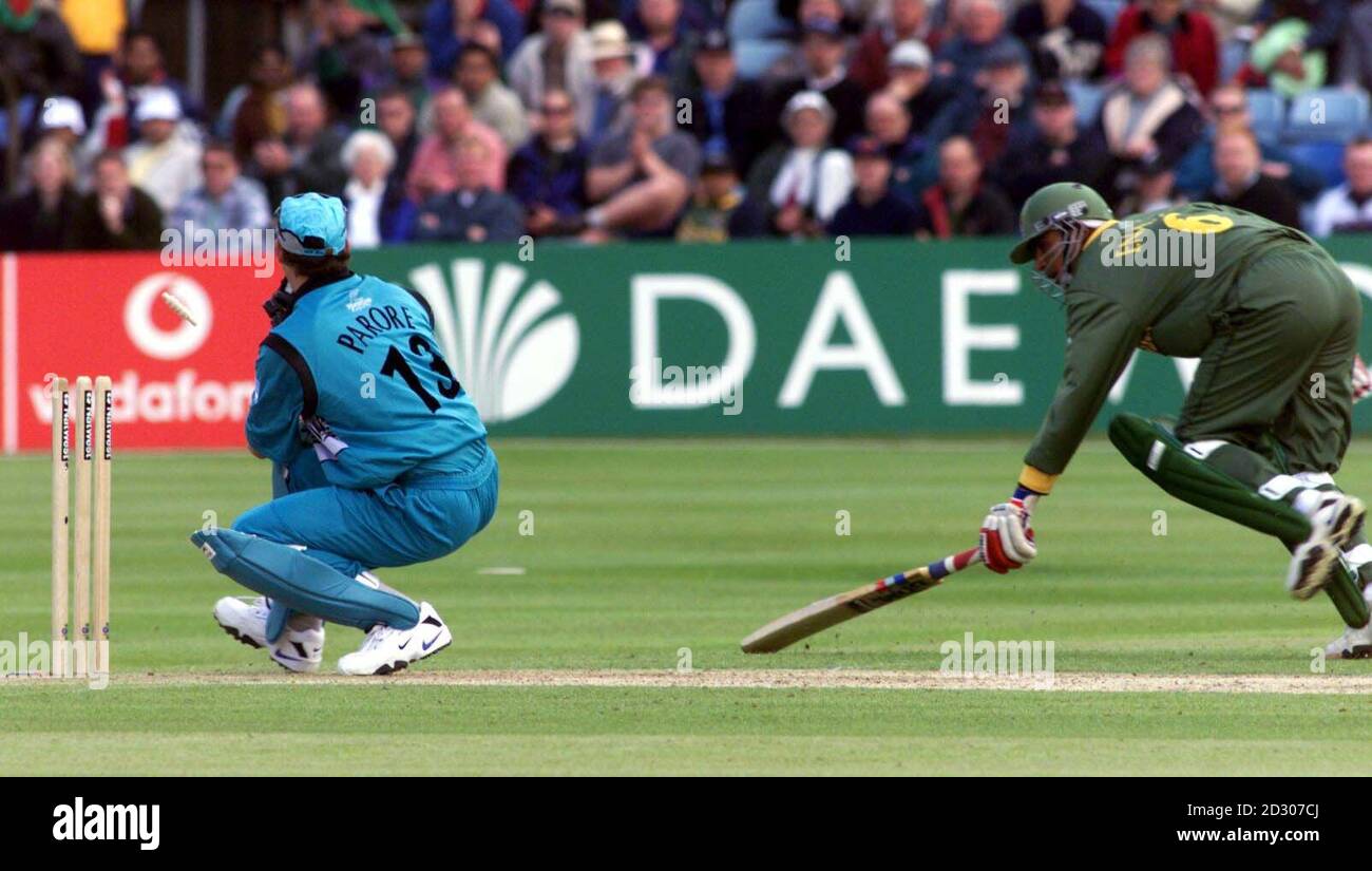 Adam parore hi-res stock photography and images - Alamy