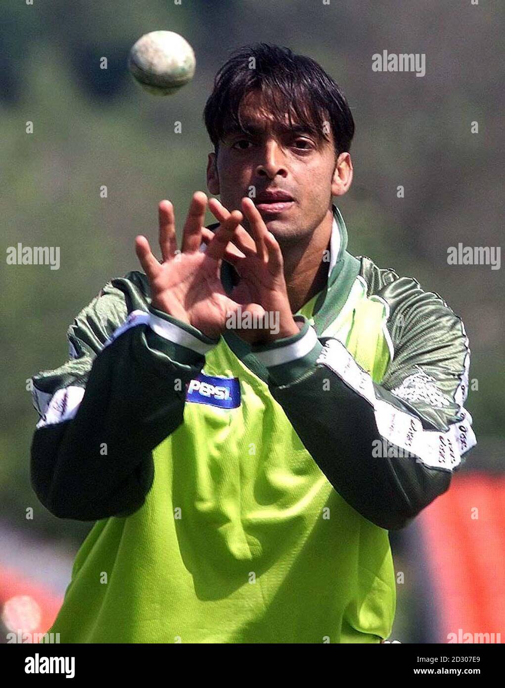 Pakistan fast bowler shoaib ahktar hi-res stock photography and images ...