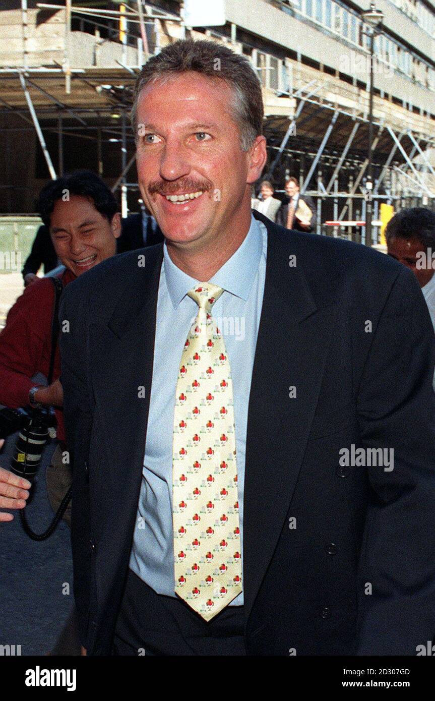 Allan lamb cricketer hi-res stock photography and images - Alamy