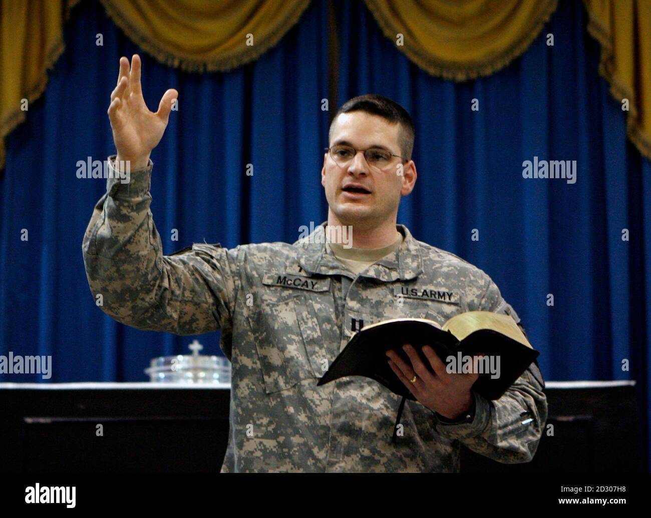 Army chaplain service hi-res stock photography and images - Alamy