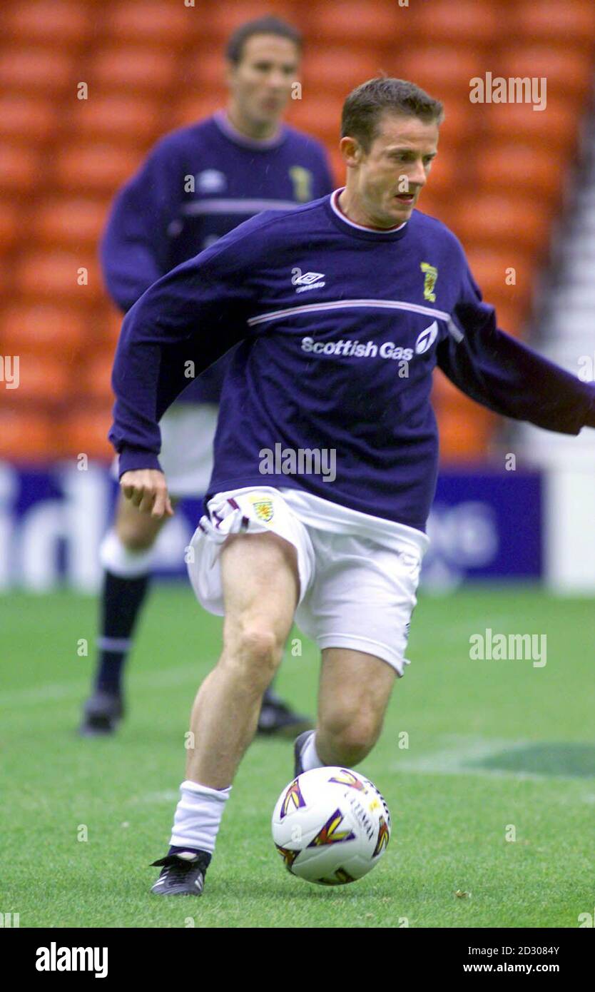 Kevin gallacher scotland hi-res stock photography and images - Alamy