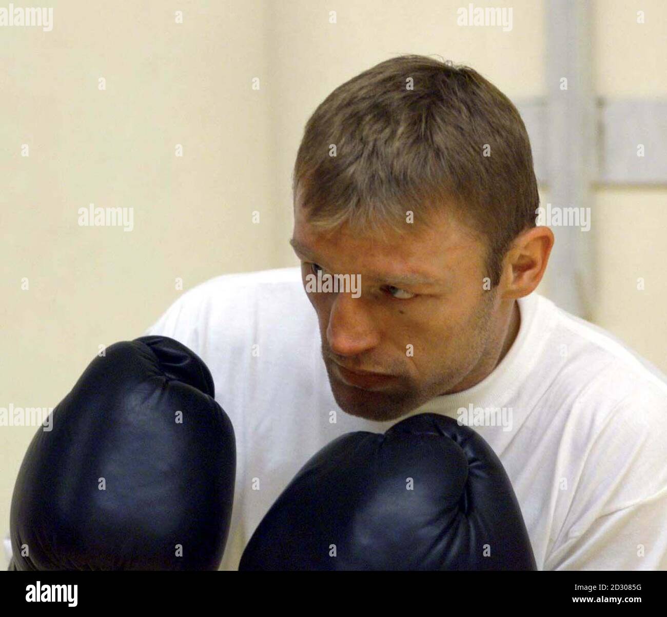 The WBU Light-Welterweight boxing Champion, Shea Neary, training in ...
