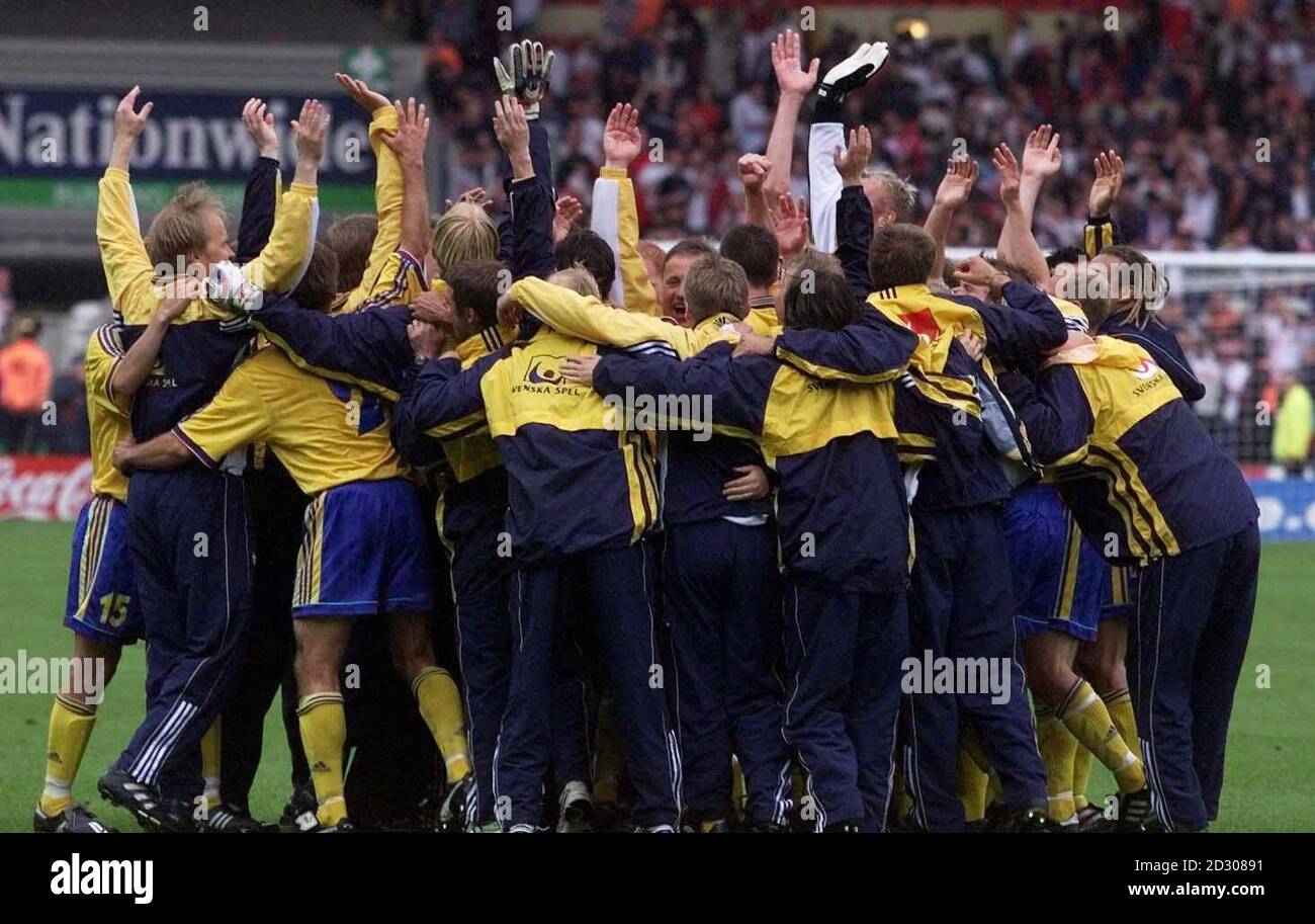 Euro 2000 england celebrate hi-res stock photography and images - Alamy