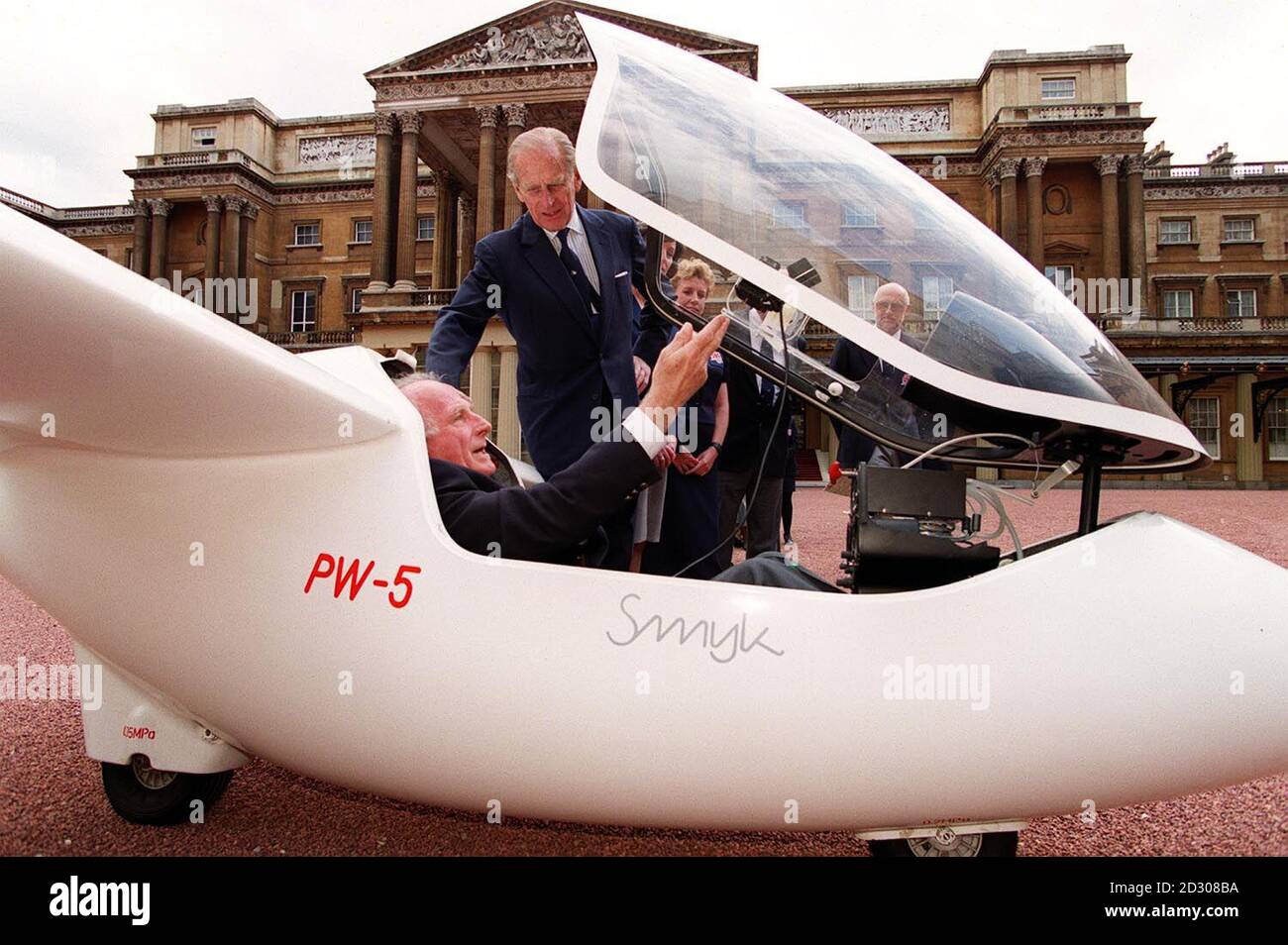 Pilot David Innes (World class World champion) demonstrates the finer ...