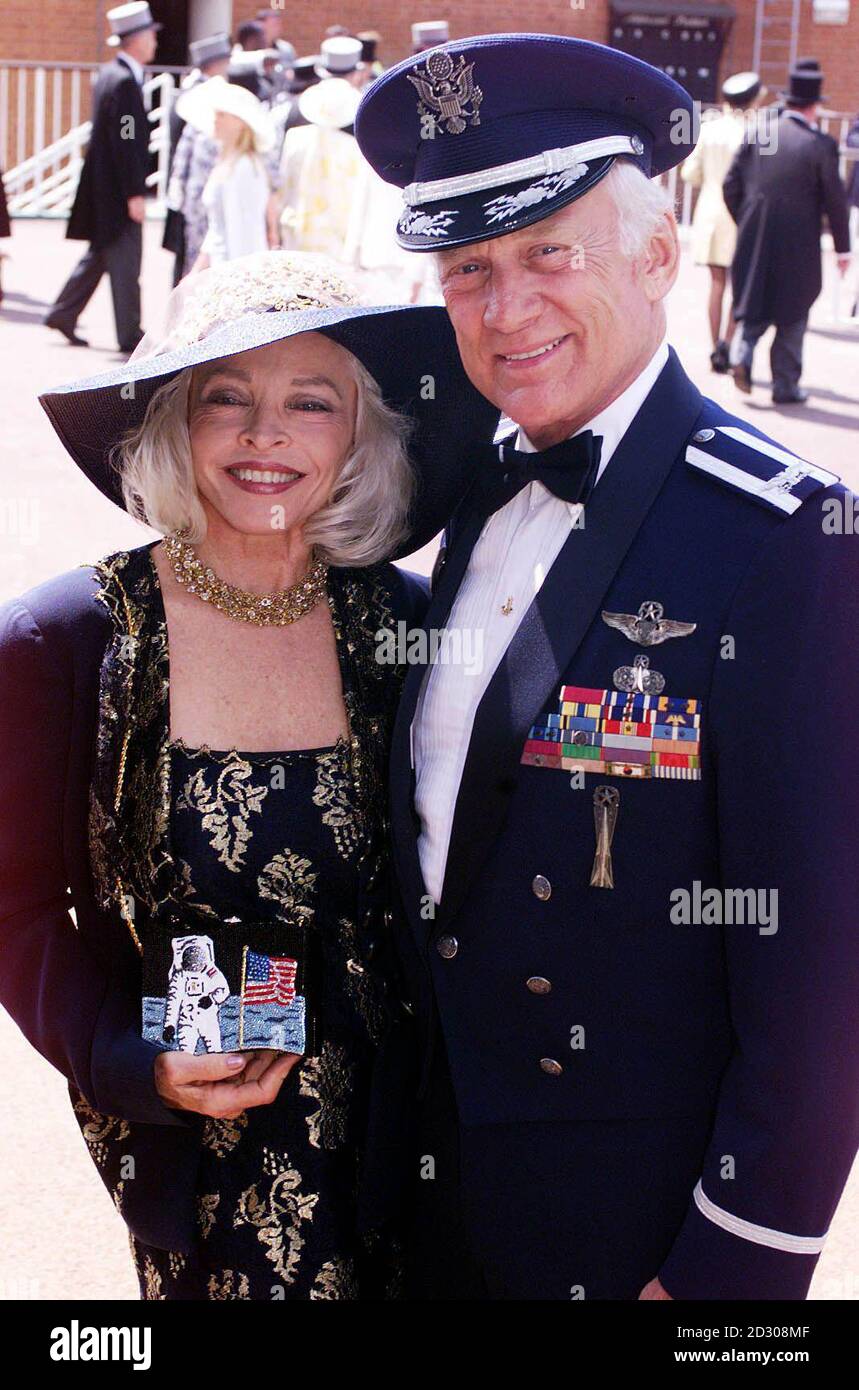 Buzz aldrin and wife lois hi-res stock photography and images - Alamy