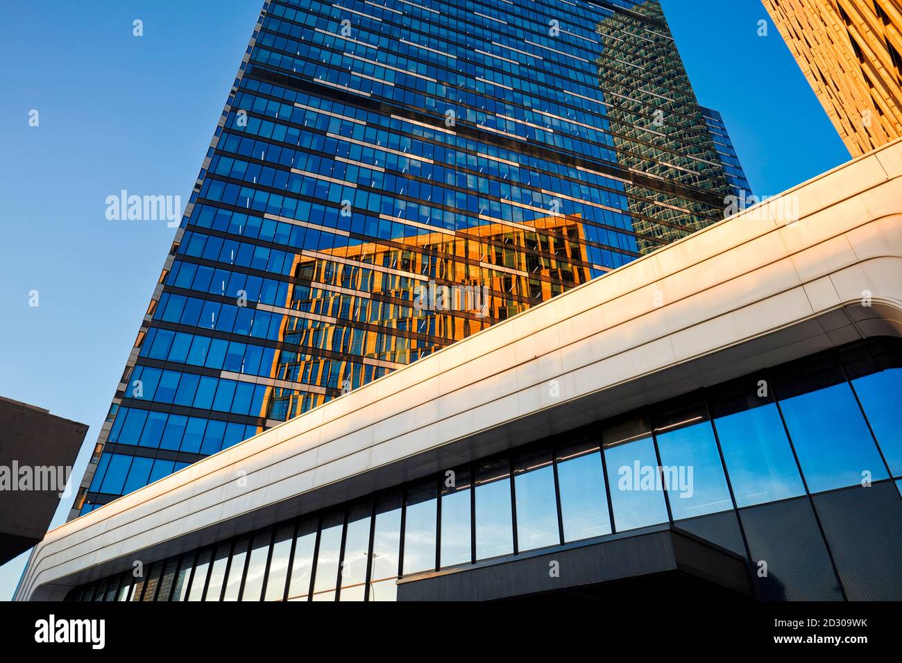 Modern facades hi-res stock photography and images - Alamy