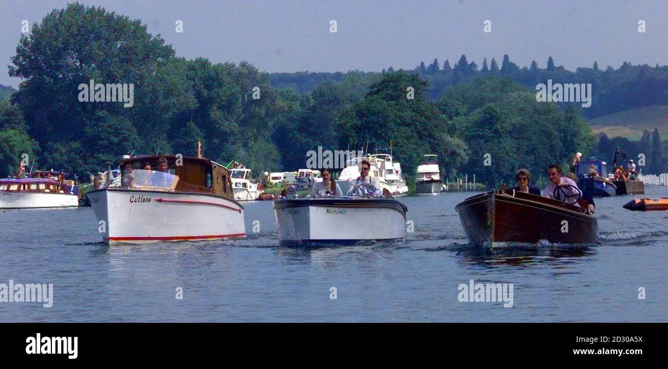 Cutlass 28ft gentlemans boat estimated 17000 hi-res stock photography ...