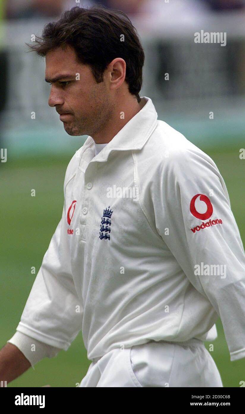 England's Mark Ramprakash returns to the pavilion after scoring a duck ...