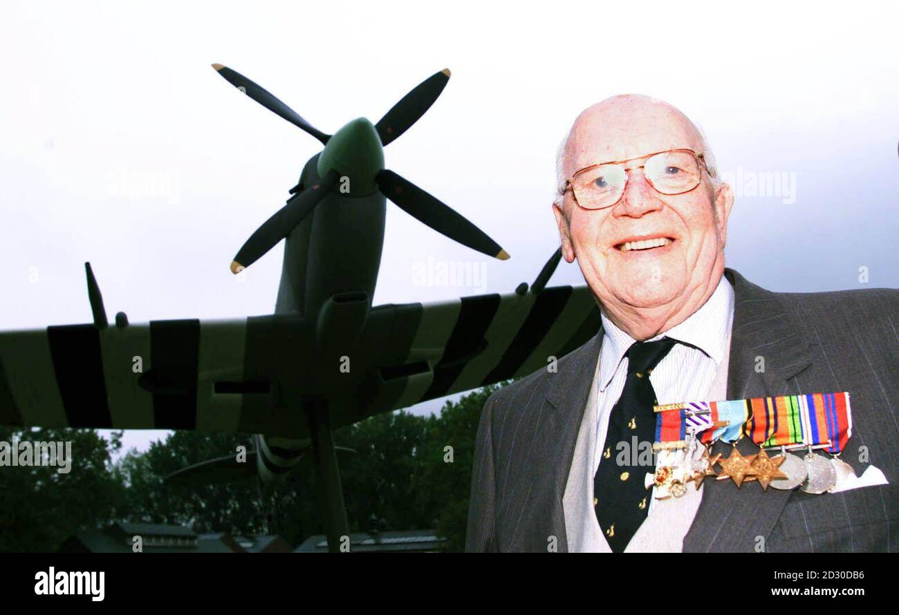 Spitfire pilot ace battle britain hi-res stock photography and images ...