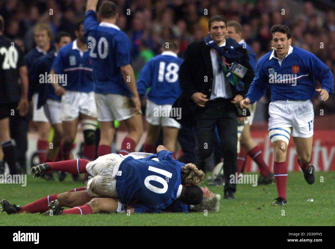 F l players hugging hi-res stock photography and images - Alamy