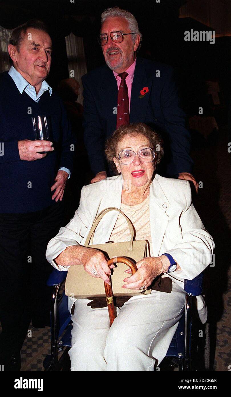 Veteran actors dame thora hird hi-res stock photography and images - Alamy