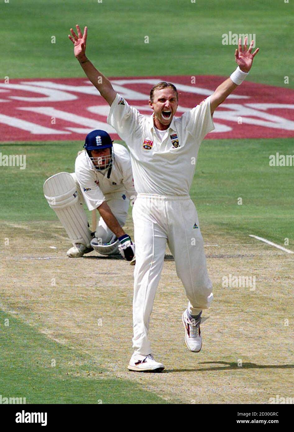 South african bowler allan donald hi-res stock photography and images ...