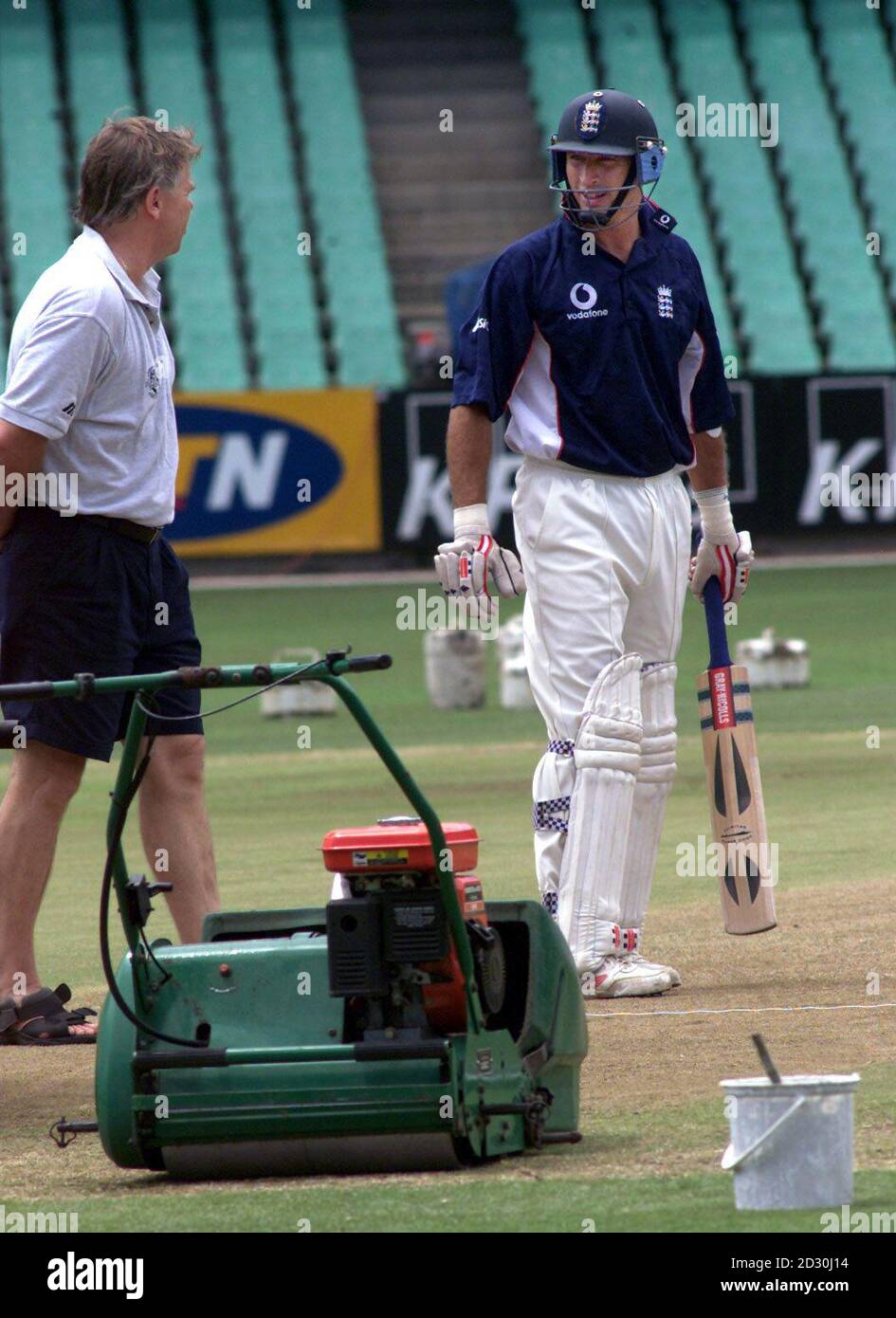 Test cricket selector hi-res stock photography and images - Alamy