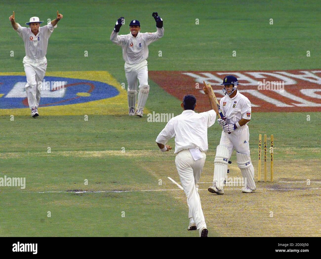 Michael atherton alec stewart andrew caddick hi-res stock photography ...