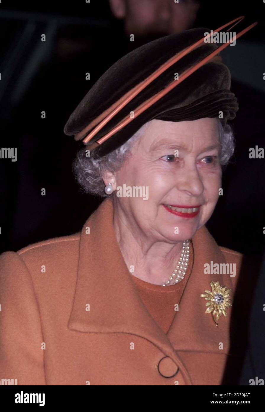 Rota queen elizabeth ii queen1990s hi-res stock photography and images ...