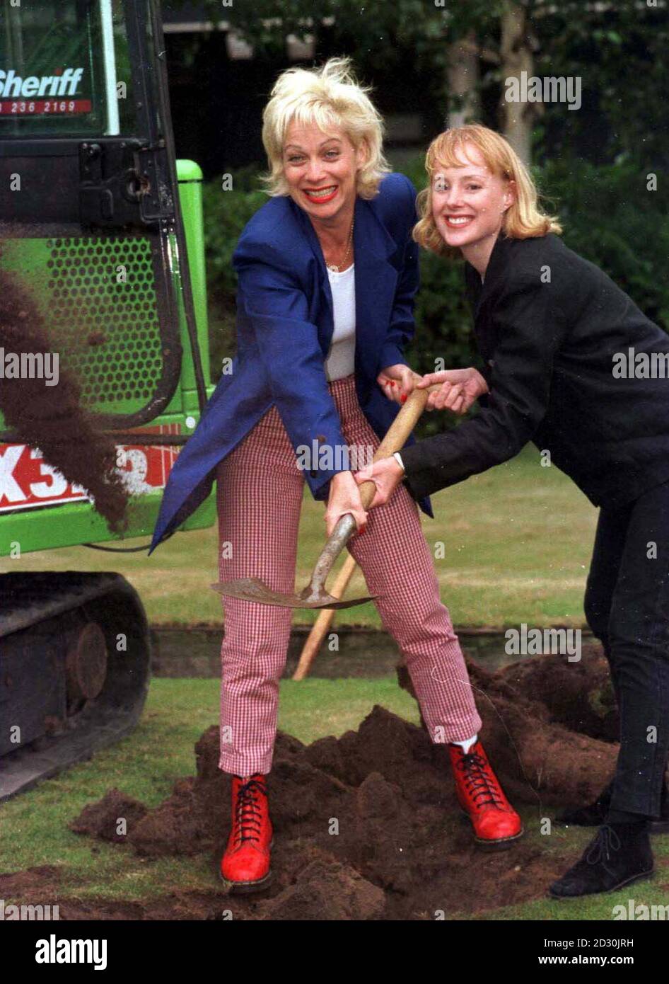 Coronation Street love rivals Natalie Horrocks (left, actress Denise ...