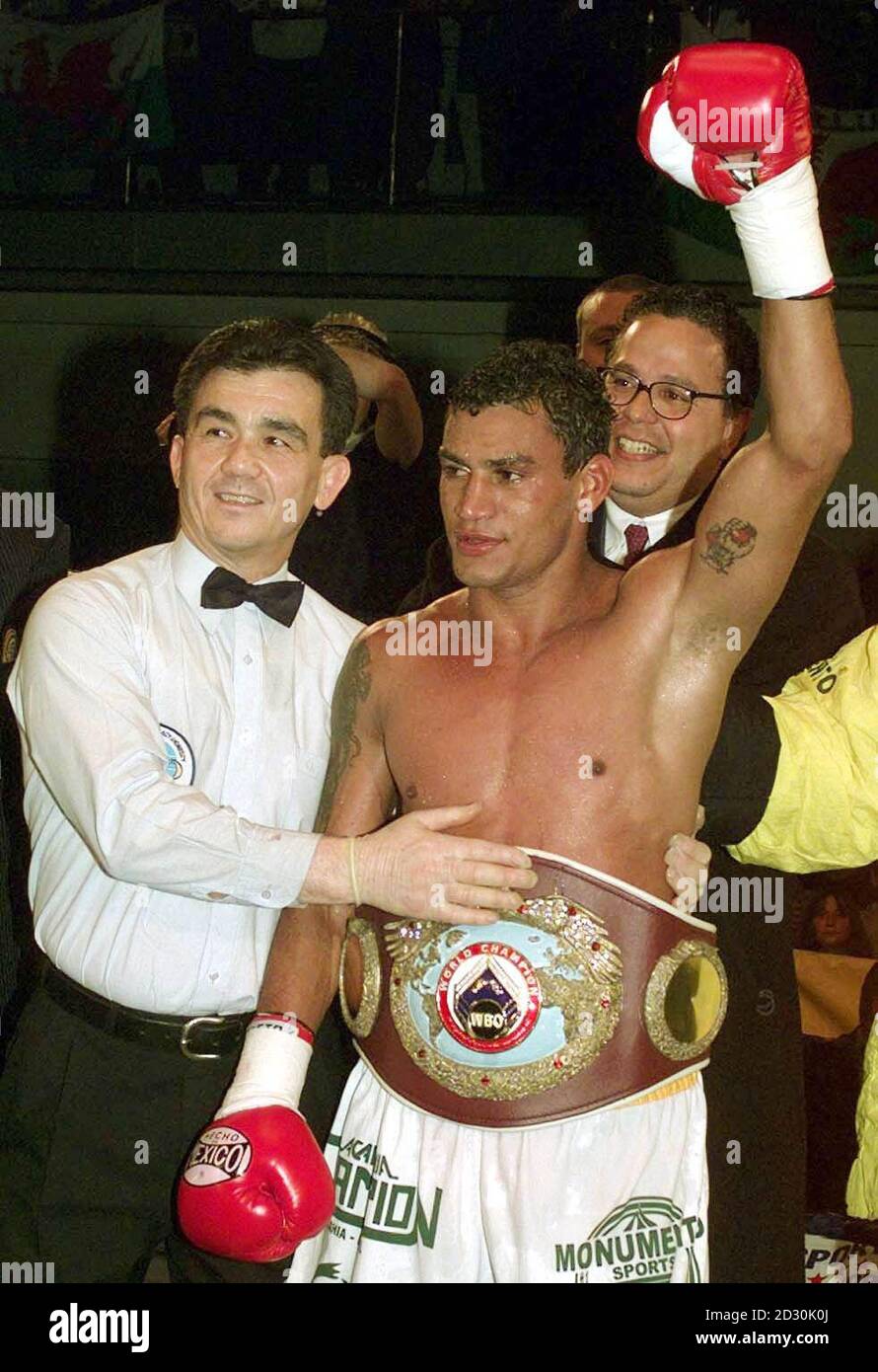 Challenger barry jones after the fight hi-res stock photography and ...
