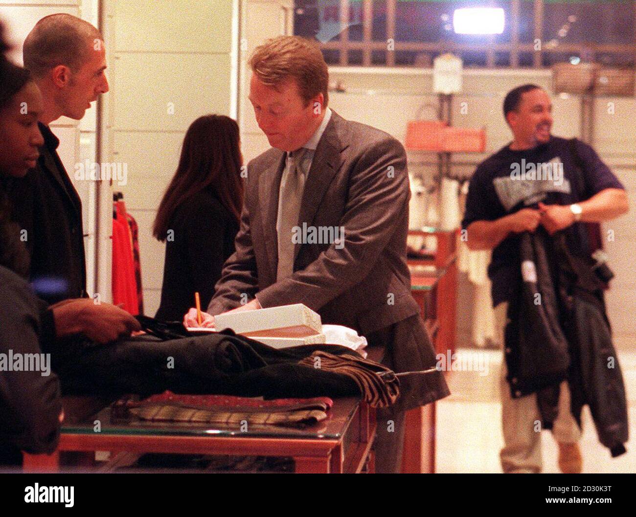 Boxing promoter frank warren signs hi-res stock photography and images ...