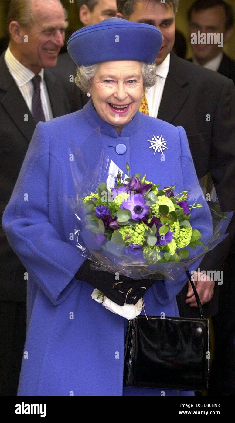 Queen elizabeth ii departs from duncombe primary school hi-res stock ...