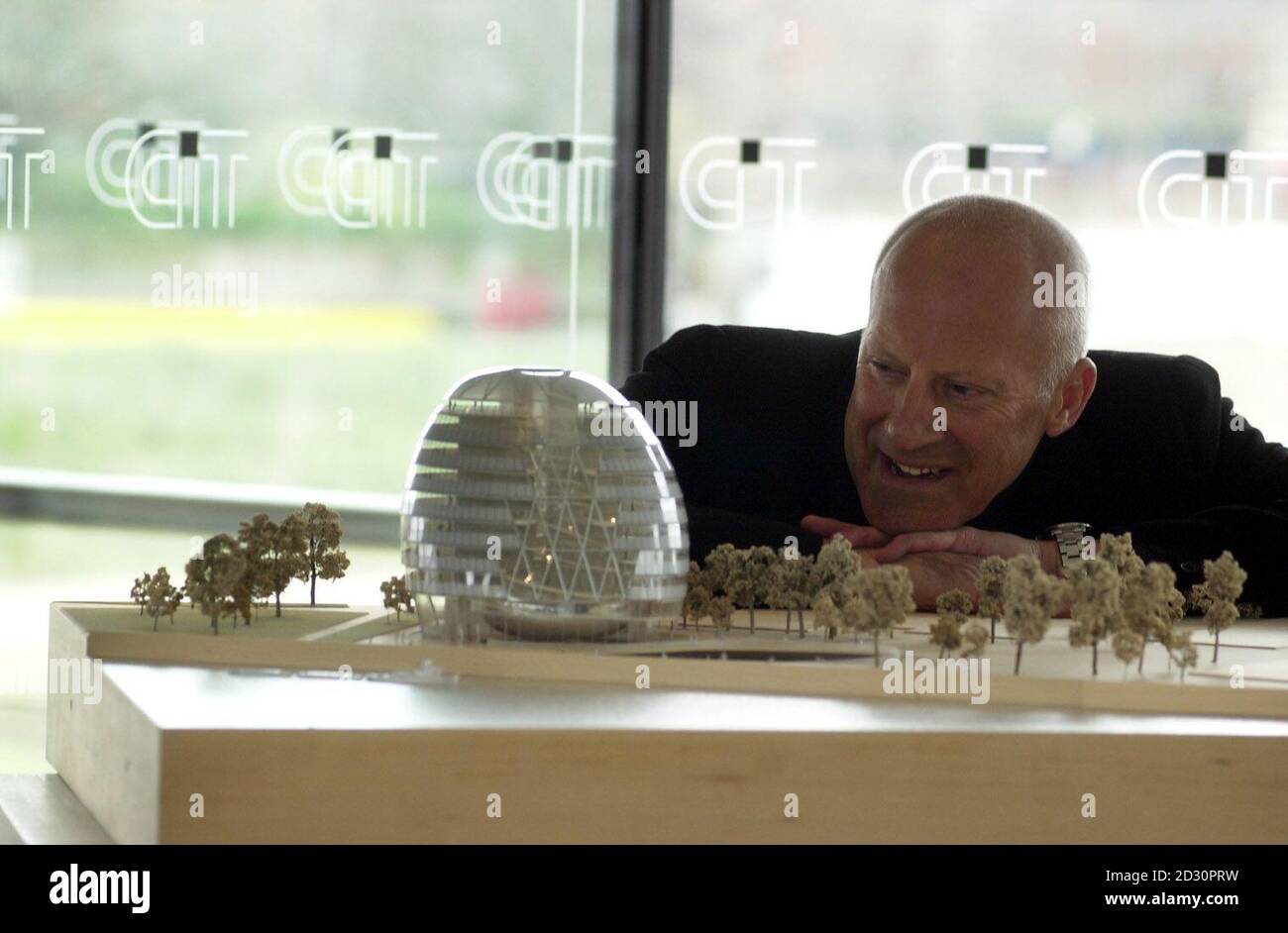 Lord foster design hi-res stock photography and images - Alamy