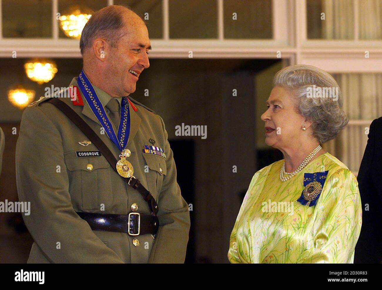 General peter cosgrove uniform hi-res stock photography and images - Alamy