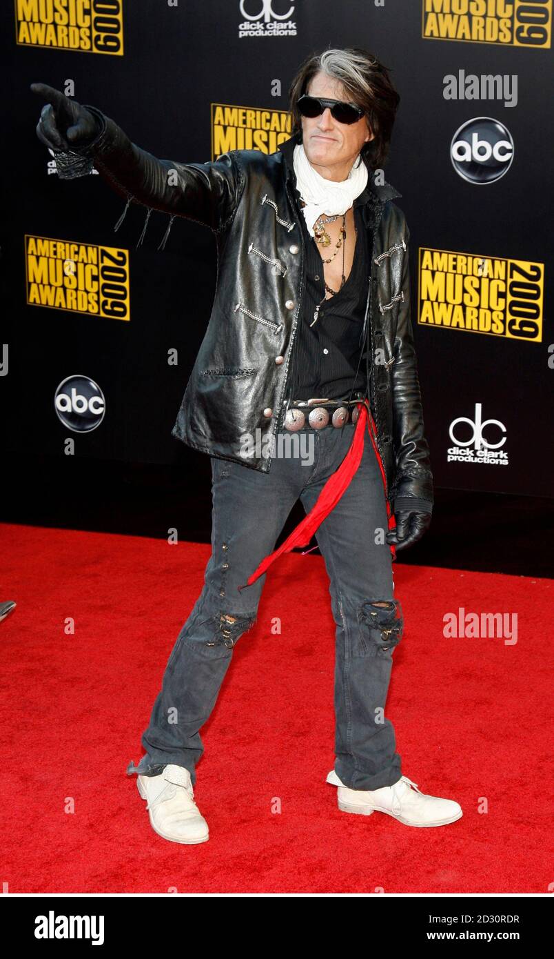 Aerosmith guitarist joe perry hi-res stock photography and images - Alamy