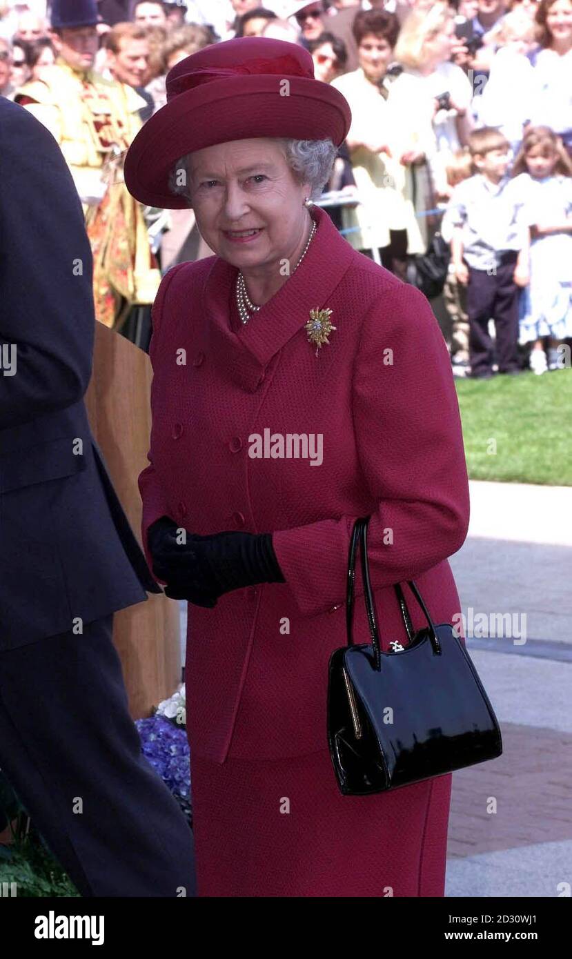 Britain's Queen Elizabeth II officially opens the Millennium 2000 ...