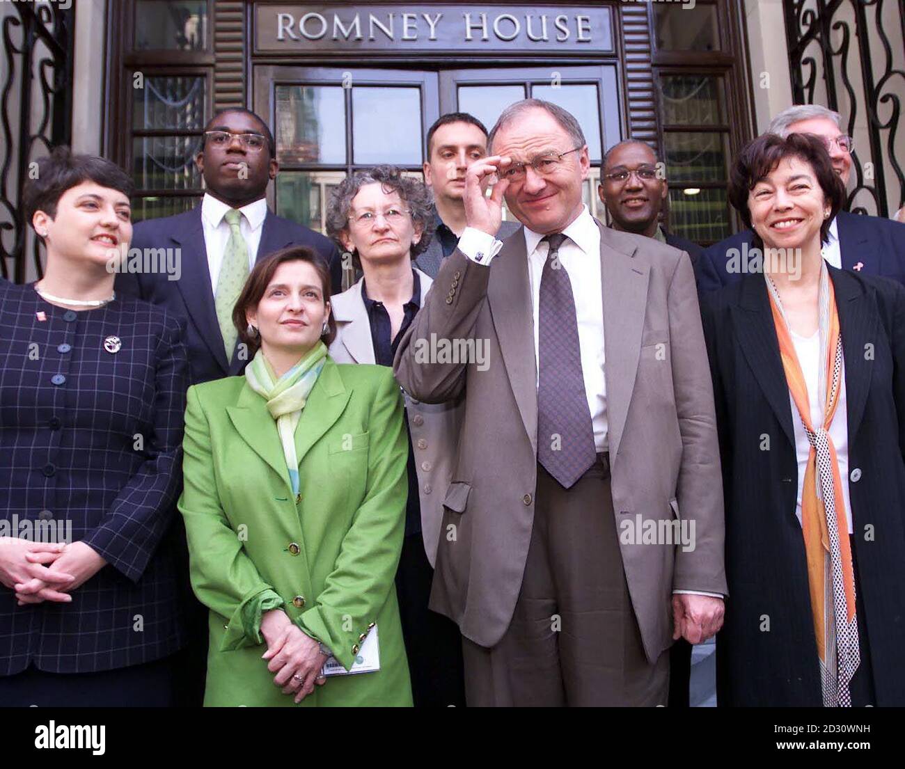 Newly-appointed Mayor of London Ken Livingstone (c-r) poses with GLA ...