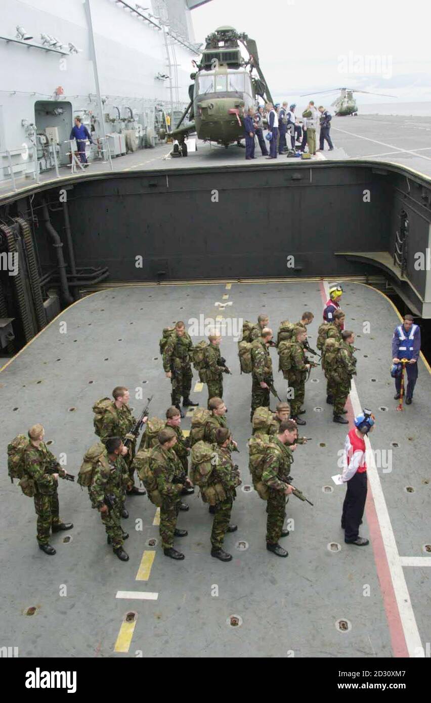 Navy ship deck hi-res stock photography and images - Alamy