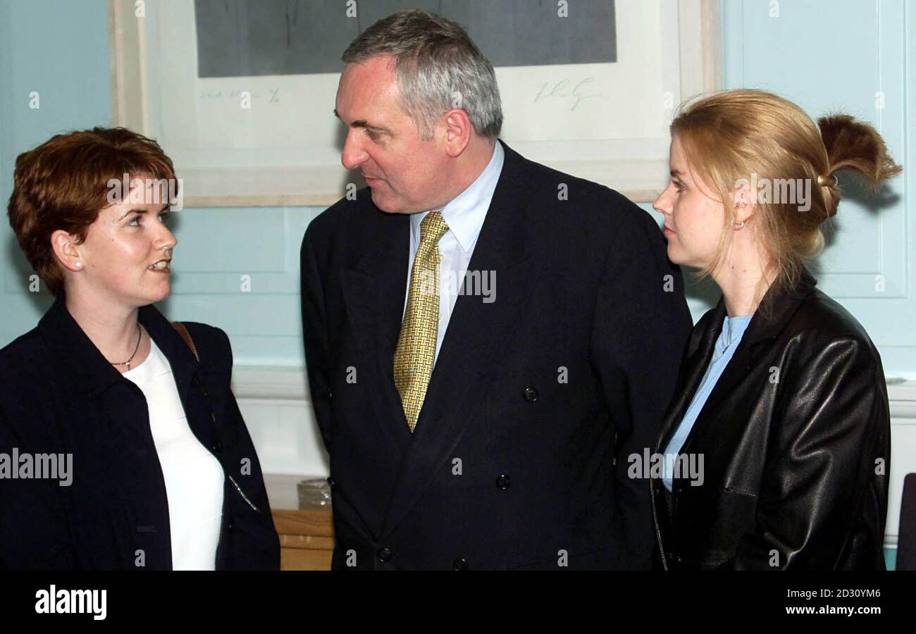 Diane Hamill (left) and Fiona Hamill meets with Taoiseach Bertie Ahern ...