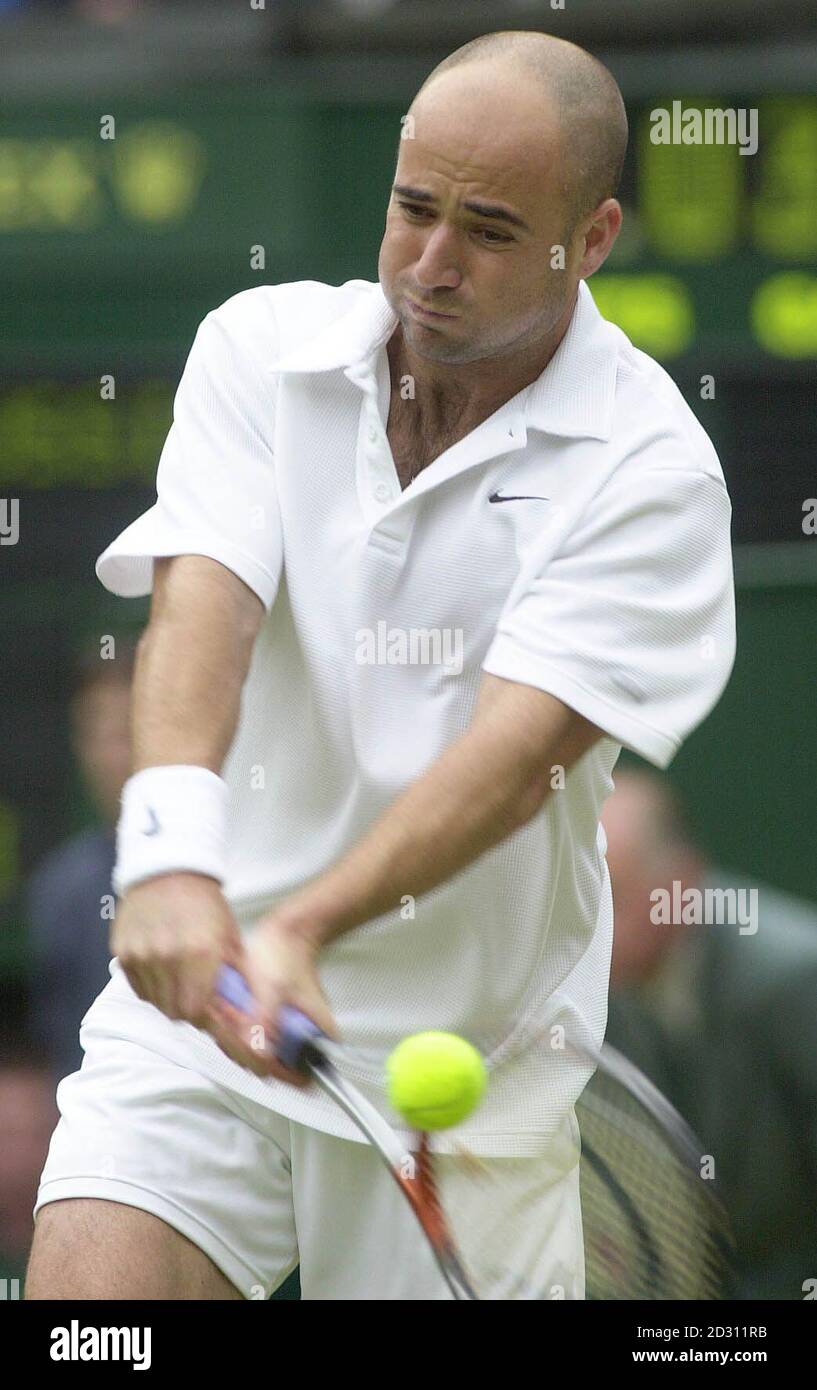 Andre agassi wimbledon 2000 hi-res stock photography and images - Alamy