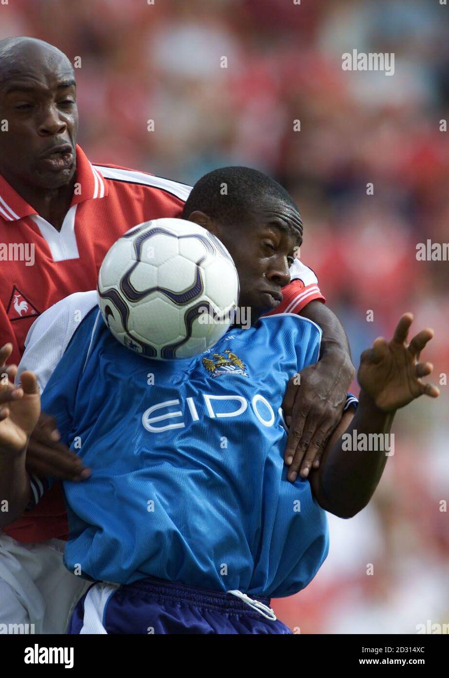 Manchester City's Paulo Wanchope (R) and Charlton Athletic's Richard ...