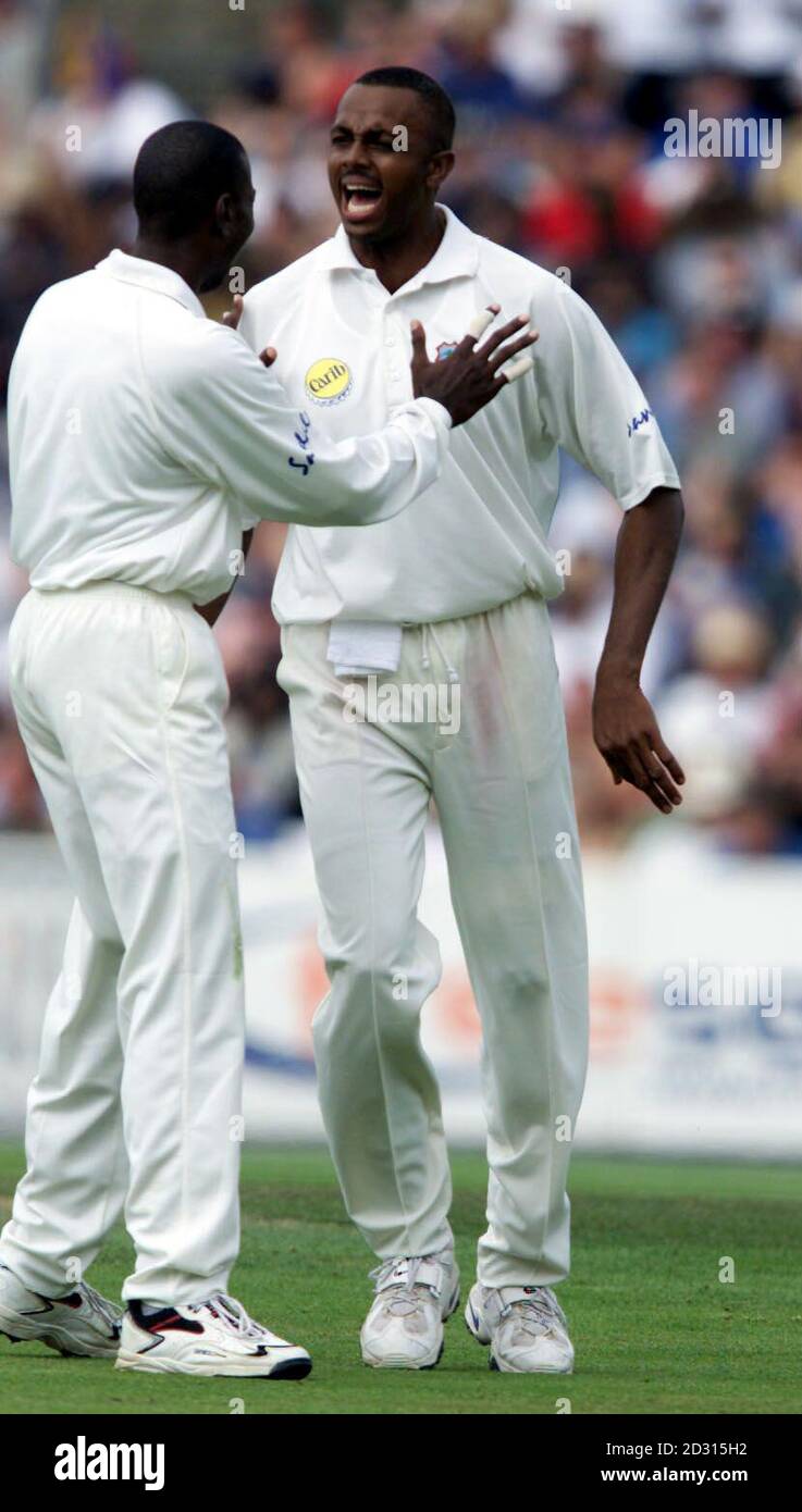 West Indian bowler Courtney Walsh (L) celebrates as he takes the wicket ...