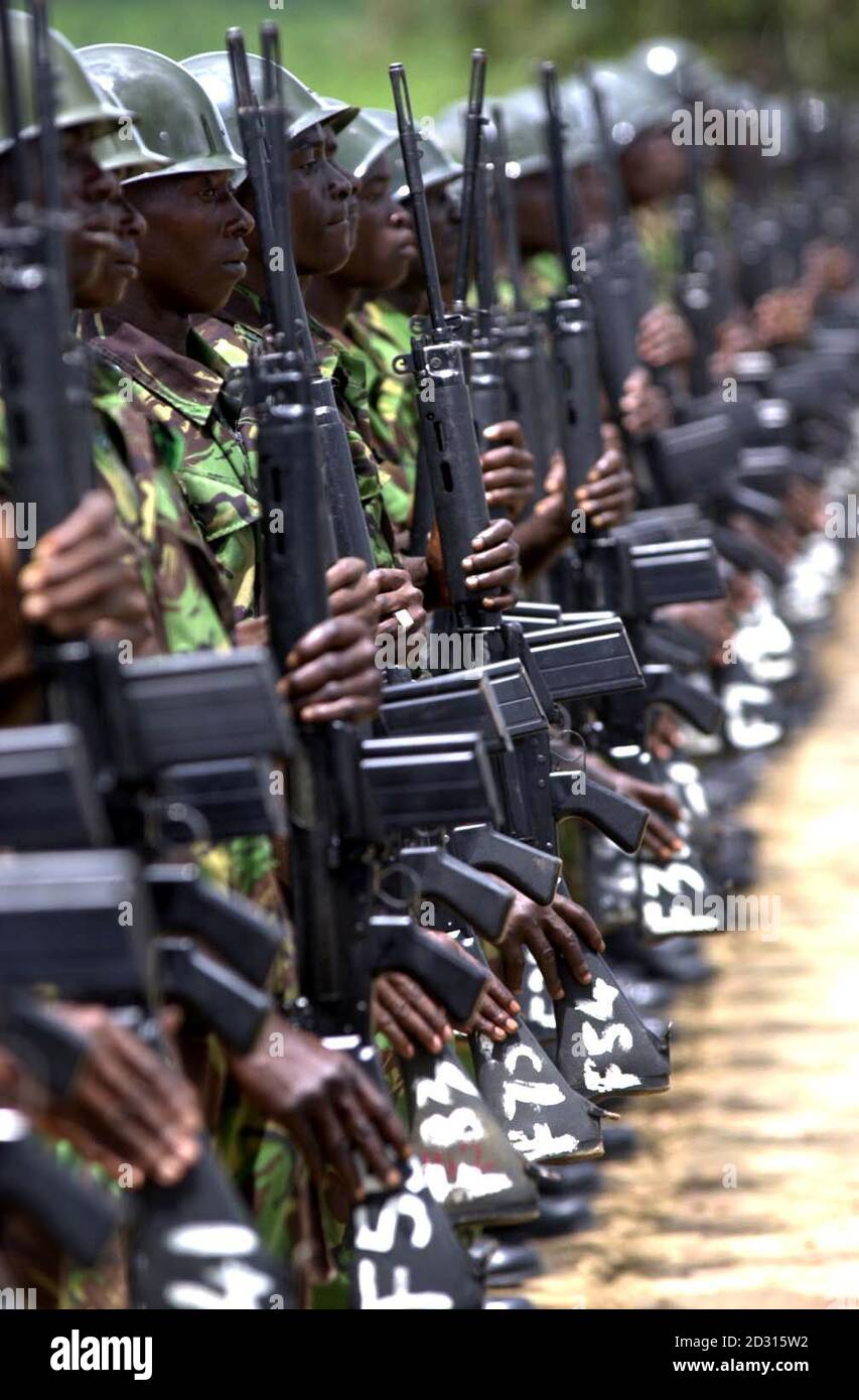 500 sierra leonean that have been trained by british soldiers hi-res ...