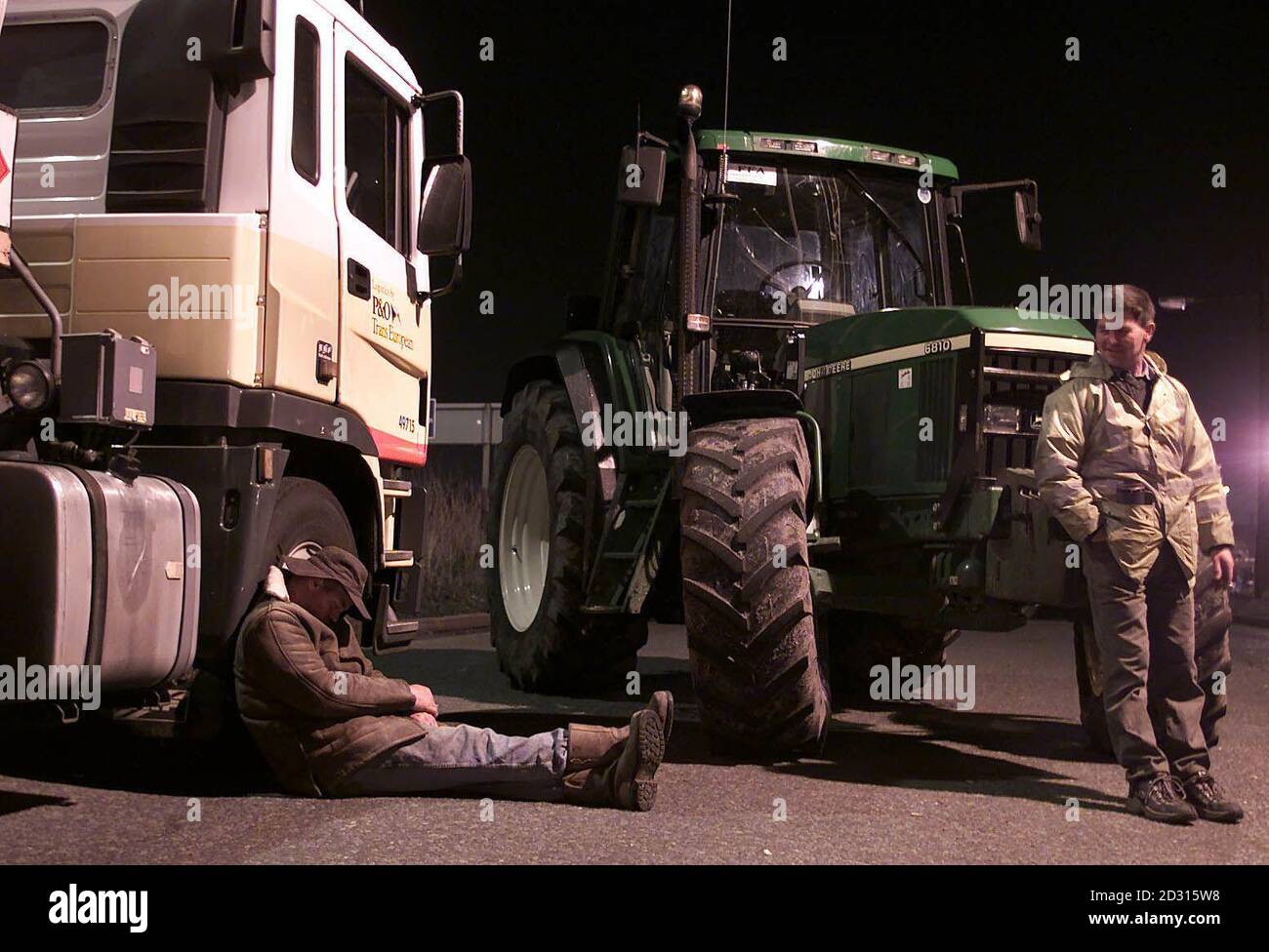 Shell stanlow oil refinery hi-res stock photography and images - Alamy