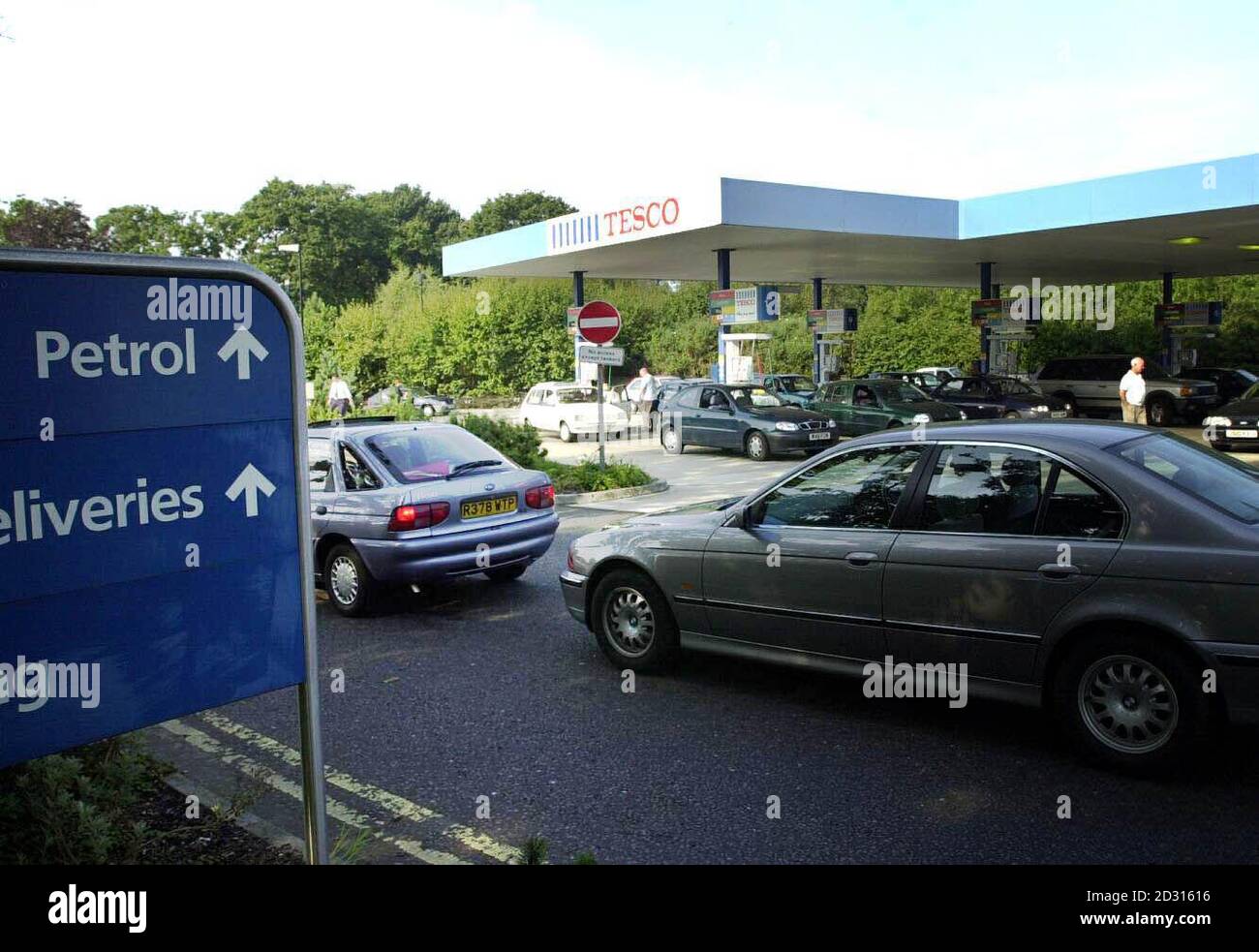 Fill up stations hi-res stock photography and images - Alamy