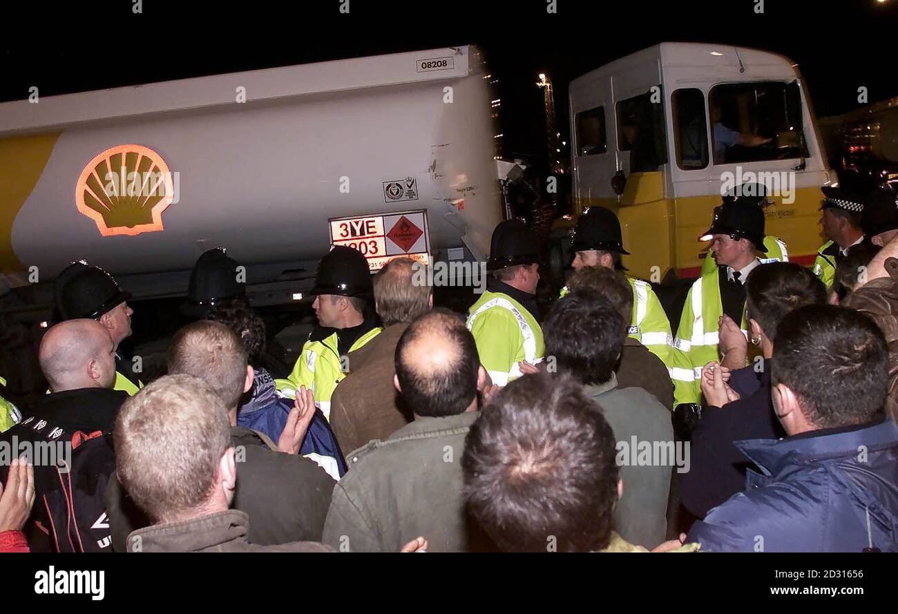 Tanker truck and oil refinery hi-res stock photography and images - Alamy