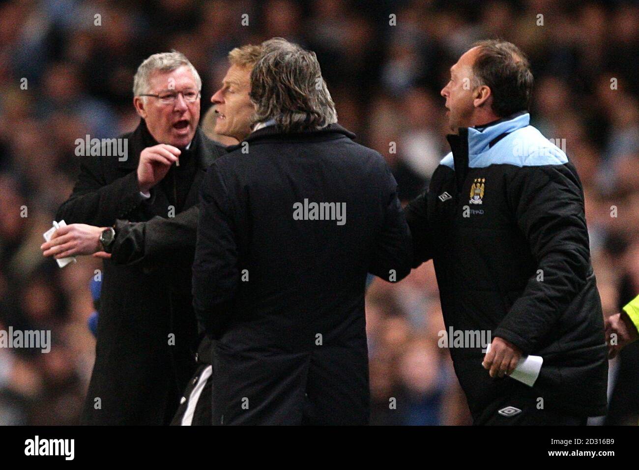 Manchester City manager Roberto Mancini (centre) and Manchester United ...
