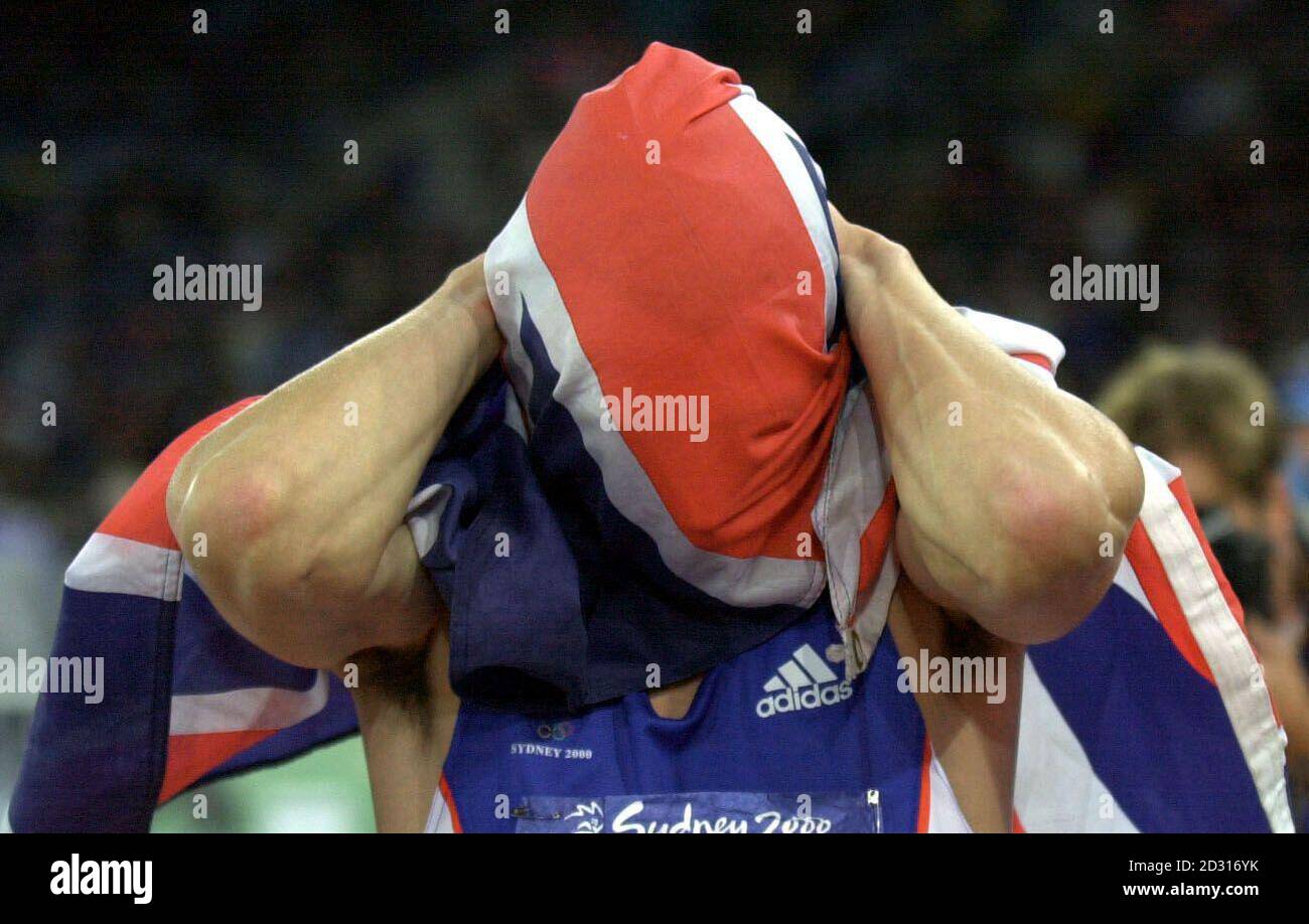 Great Britain's Jonathan Edwards wraps his head in the Union Jack after ...