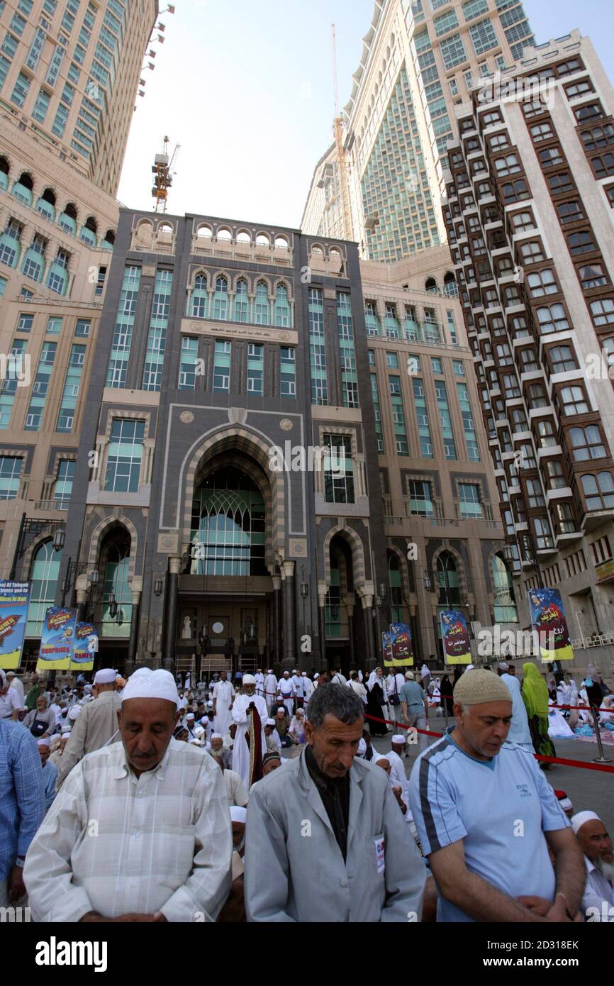 Abraj towers hi-res stock photography and images - Alamy