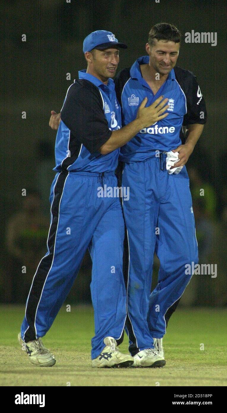 England skipper Nasser Hussain (L) congratulates Paul Grayson for ...