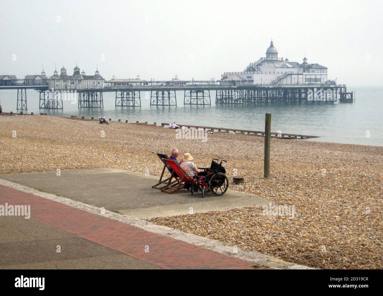 A couple enjoy the continuing warm weather on Eastbourne Beach in ...