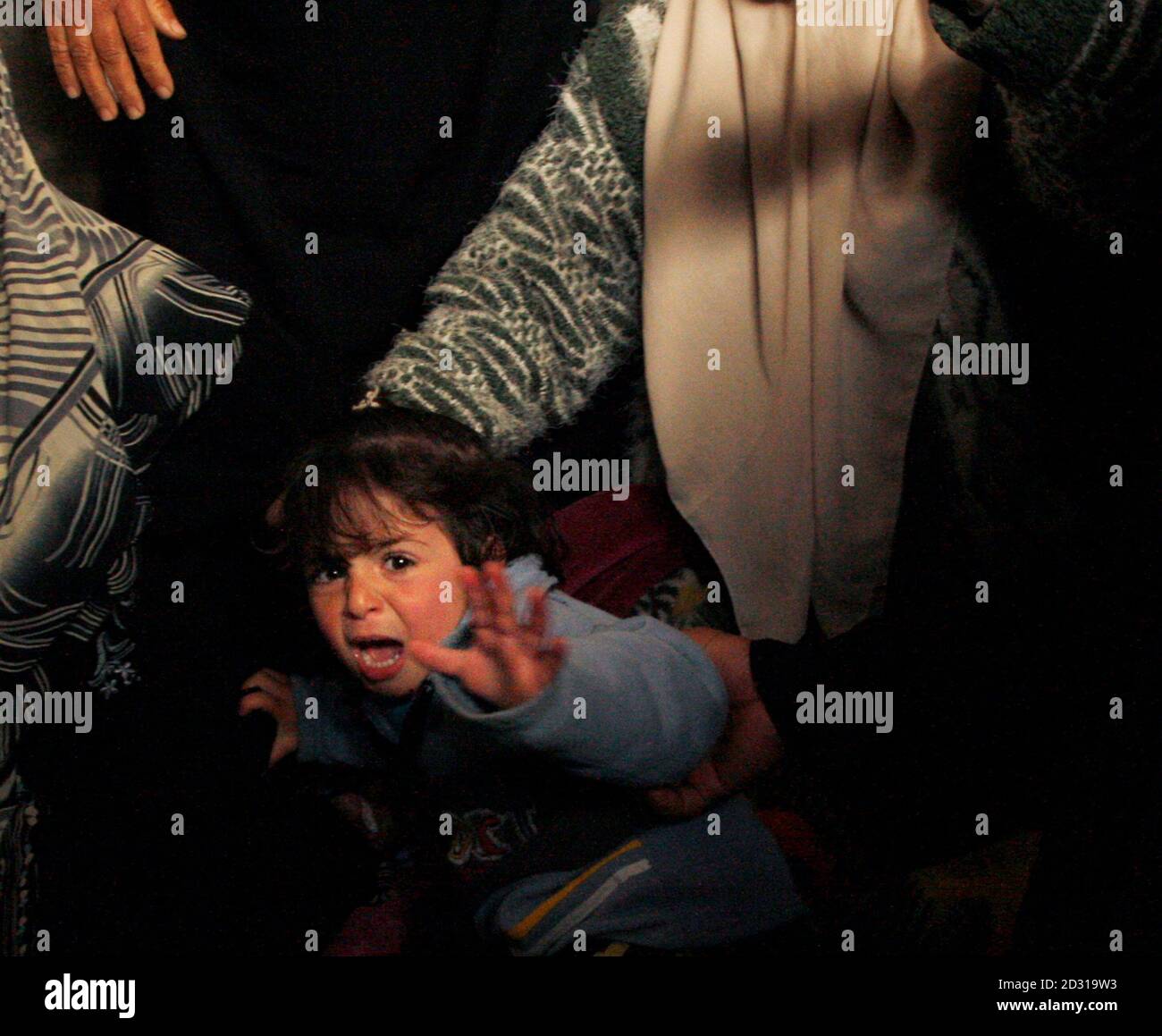 Gaza girl crying hi-res stock photography and images - Alamy