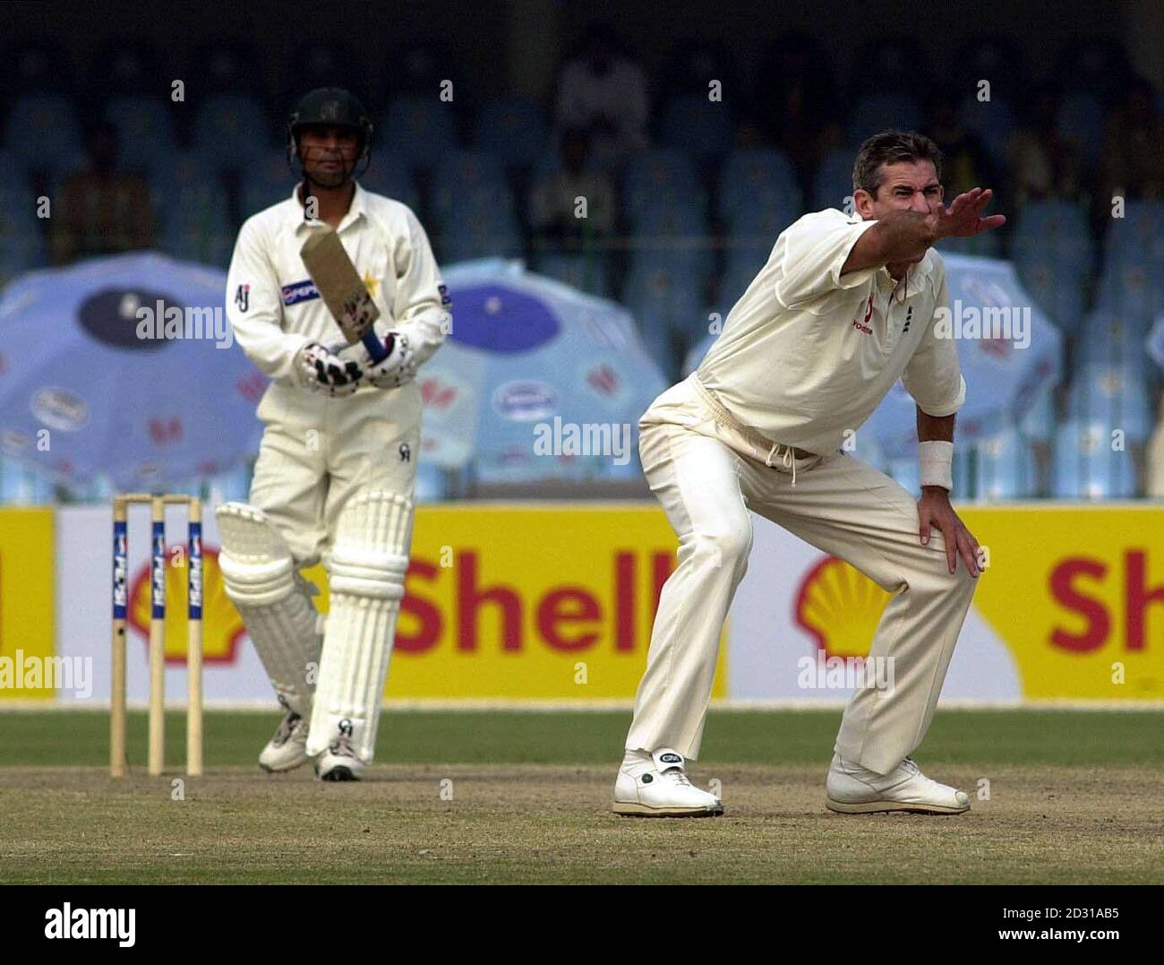 Cricket arm raised gesturing hi-res stock photography and images - Alamy