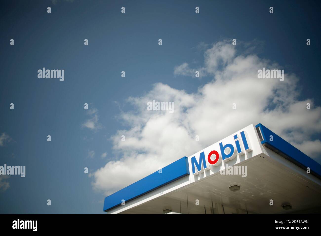 Mobil service station hi-res stock photography and images - Alamy