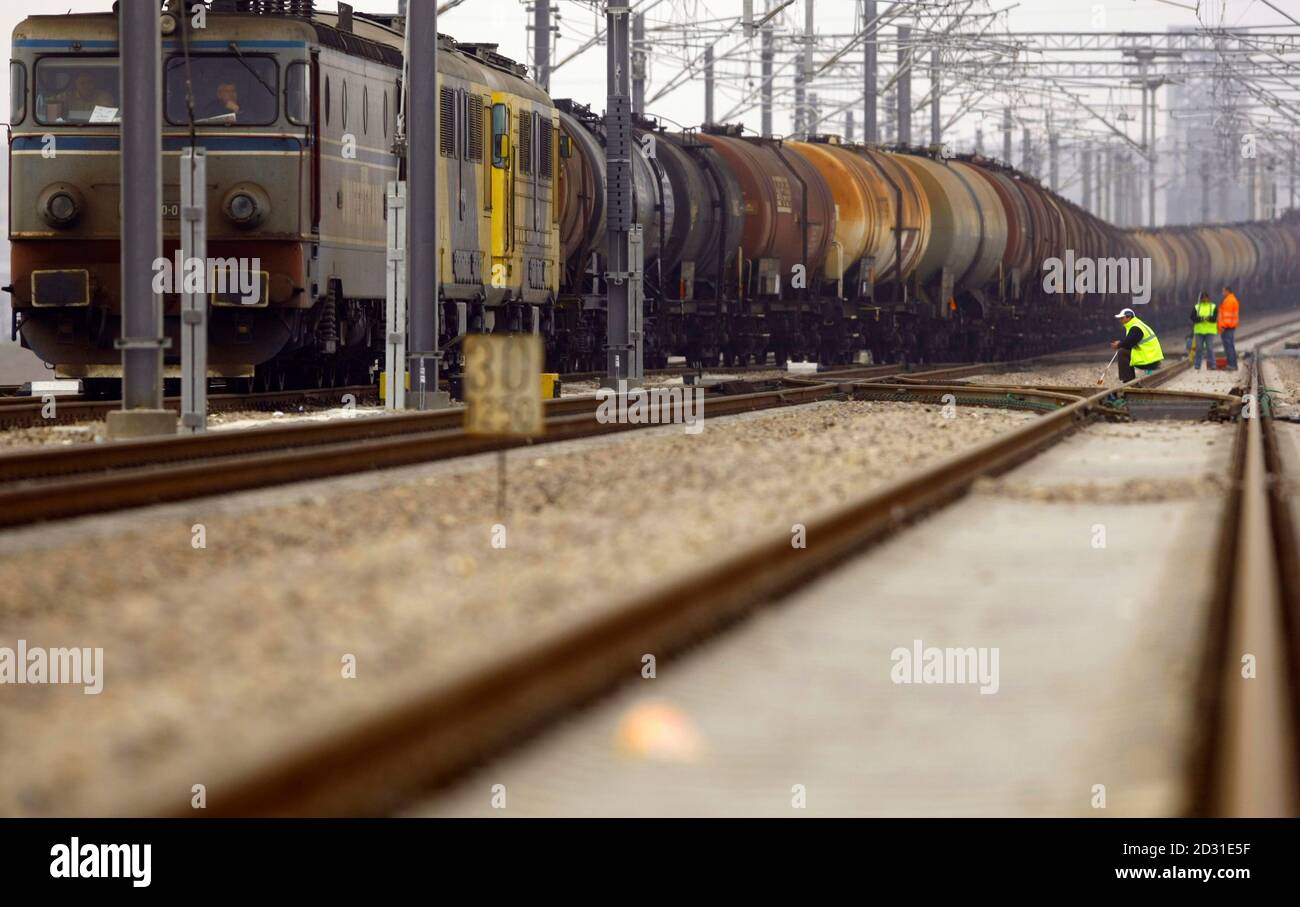Bucharest train rail worker hi-res stock photography and images - Alamy